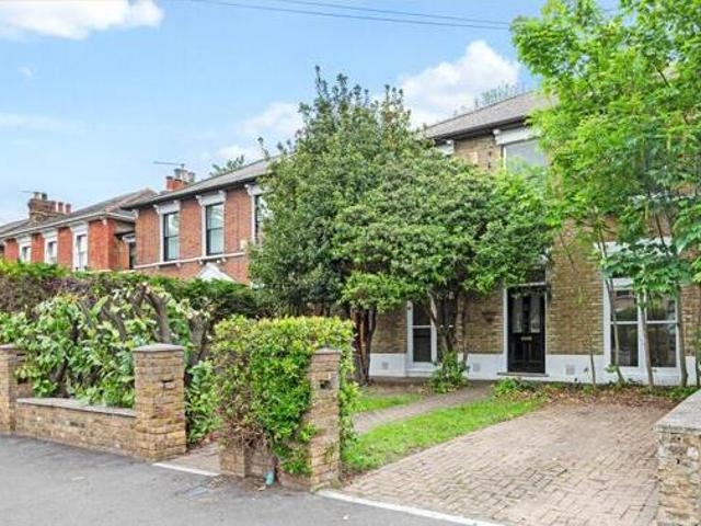 4 Bedroom Link Detached House For Sale In London