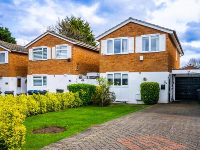 4 Bedroom Link Detached House For Sale In London