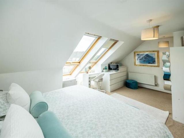 4 bedroom link detached house for sale in Long Hill Road, Huddersfield, HD2