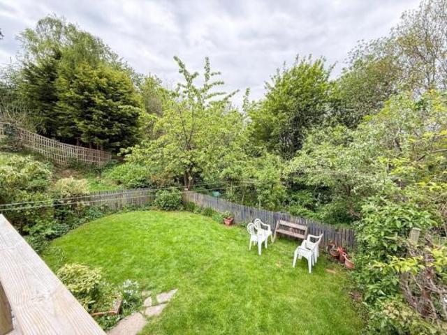 4 bedroom link detached house for sale in Lockwood Scar, Newsome, Huddersfield, HD4