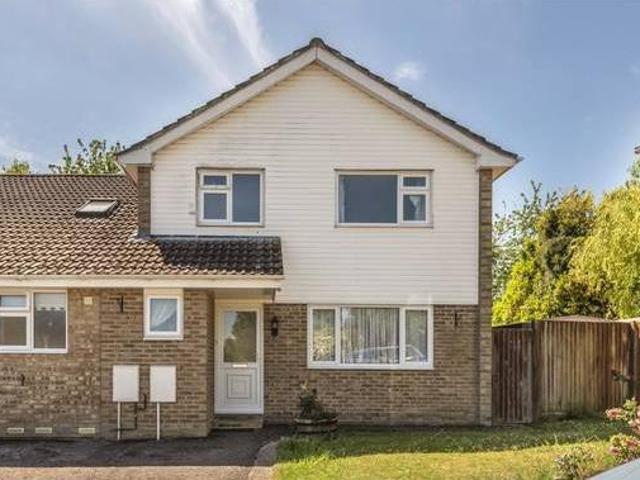 4 bedroom link detached house for sale in Lovell Close South Wonston Winchester Hampshire SO21