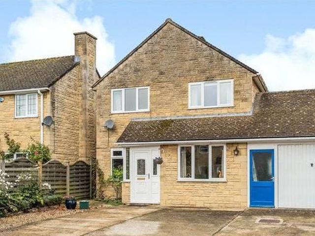 4 bedroom link detached house for sale in Manor Crescent Standlake Oxfordshire OX29