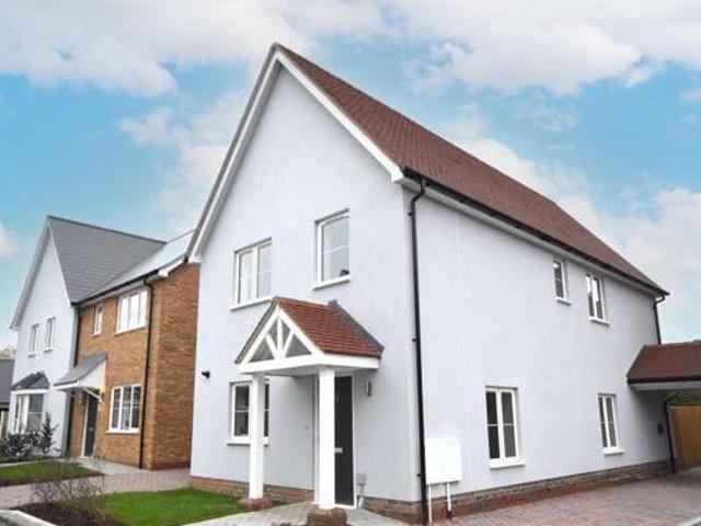 4 Bedroom Link Detached House For Sale In Main Road, Bicknacre