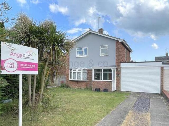 4 Bedroom Link Detached House For Sale In North Cove