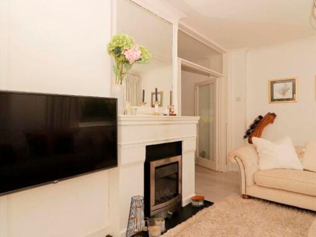 4 bedroom link detached house for sale in Oakley Road, Bromley, London, BR2