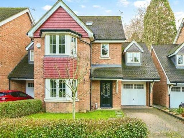 4 Bedroom Link Detached House For Sale In Oxford