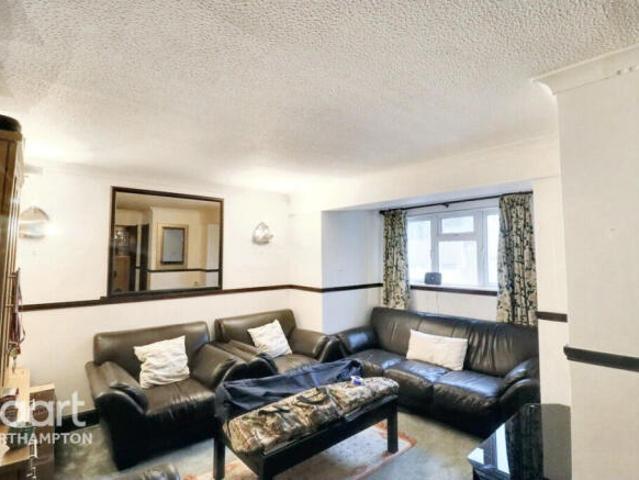 4 bedroom link detached house for sale in Raisins Field Close, Northampton, NN3