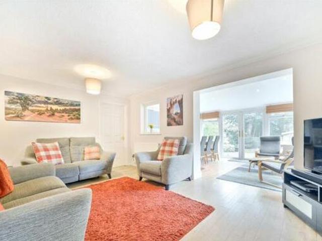 4 Bedroom Link Detached House For Sale In Sandhurst, Berkshire
