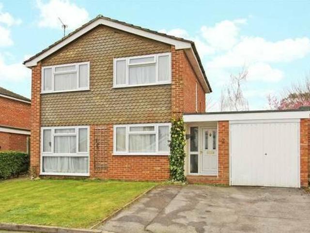 4 bedroom link detached house for sale in Severn Gardens Oakley Basingstoke RG23