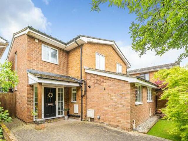 4 Bedroom Link Detached House For Sale In Shillington