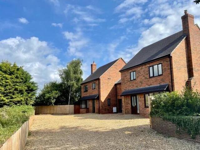 4 Bedroom Link Detached House For Sale In Sibbertoft