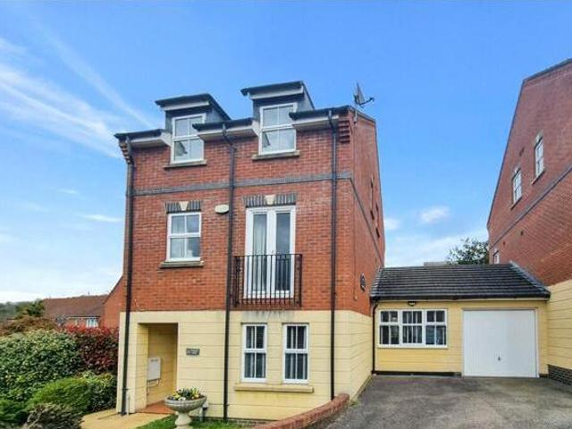 4 Bedroom Link Detached House For Sale In South Orpington, Kent