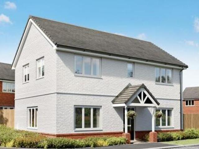 4 Bedroom Link Detached House For Sale In Spencers Wood