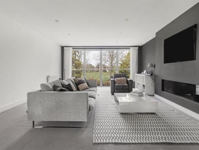 4 bedroom link detached house for sale in Spens Avenue, Cambridge, CB3