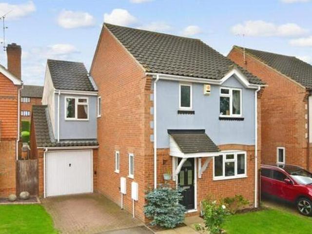 4 Bedroom Link Detached House For Sale In Steeple View, Basildon