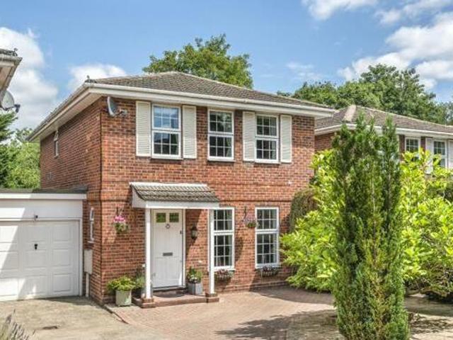 4 Bedroom Link Detached House For Sale In Surrey