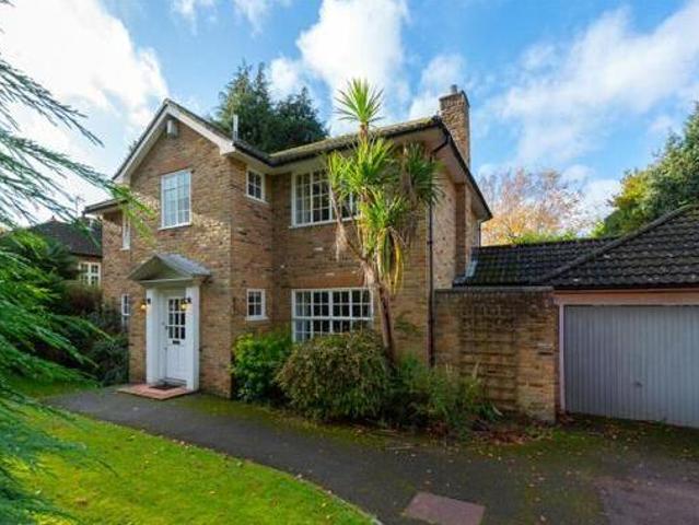 4 Bedroom Link Detached House For Sale In Surrey