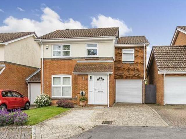 4 Bedroom Link Detached House For Sale In Surrey