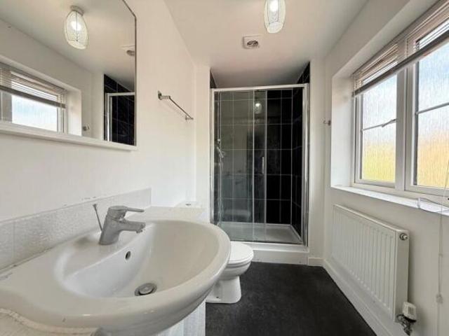 4 bedroom link detached house for rent in Woolpack Grange, Oakridge Park, MK14