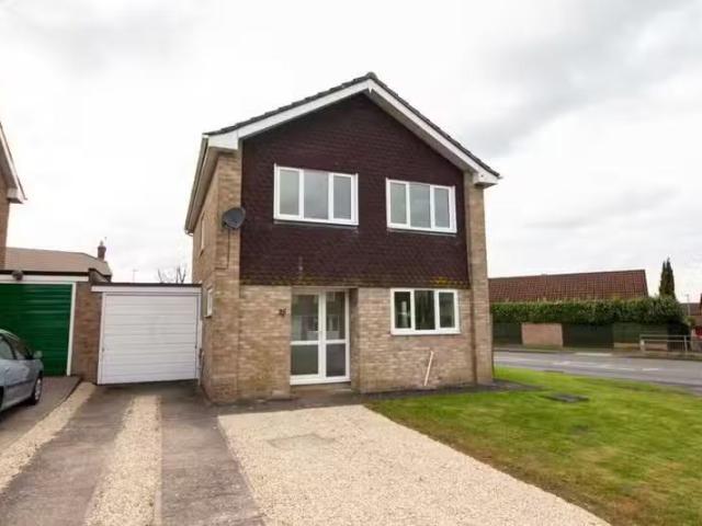 4 bedroom link detached house for rent in Wychelm Road, Frome.