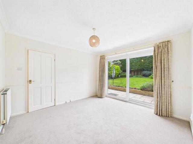 4 bedroom link detached house for rent in Cranham Lane, Churchdown, Gloucester, GL3
