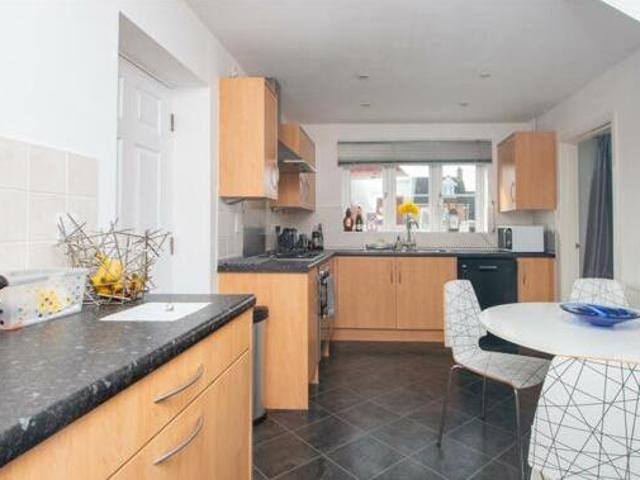 4 Bedroom Link Detached House For Rent In Deanshanger
