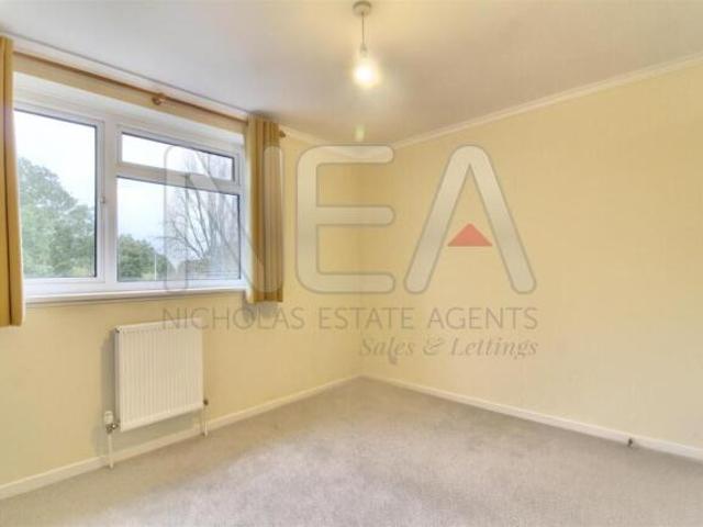 4 bedroom link detached house for rent in Fraser Avenue, Caversham Park Village, Reading, RG4
