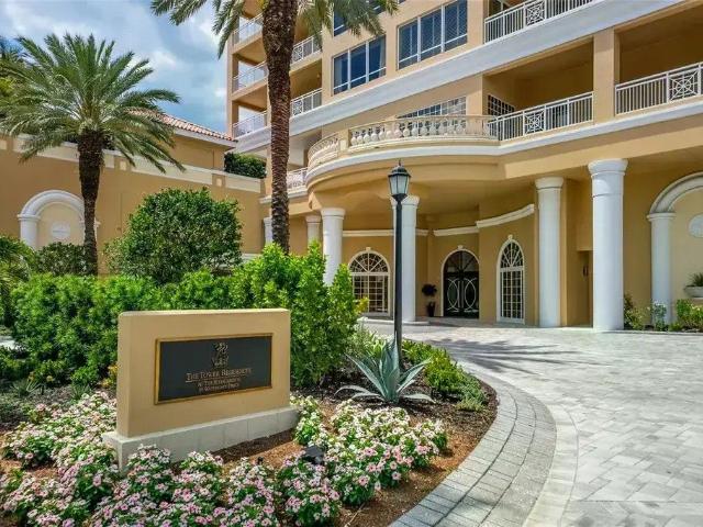 4 bedroom luxury Flat for sale in Sarasota, Florida