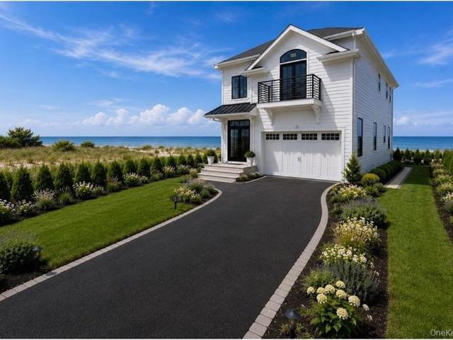4 bedroom luxury House for sale in Bayville, New York