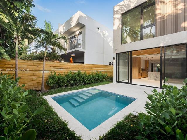4 bedroom luxury Townhouse for sale in Coconut Grove, United States