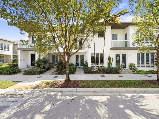 4 bedroom luxury Townhouse for sale in Doral, Florida