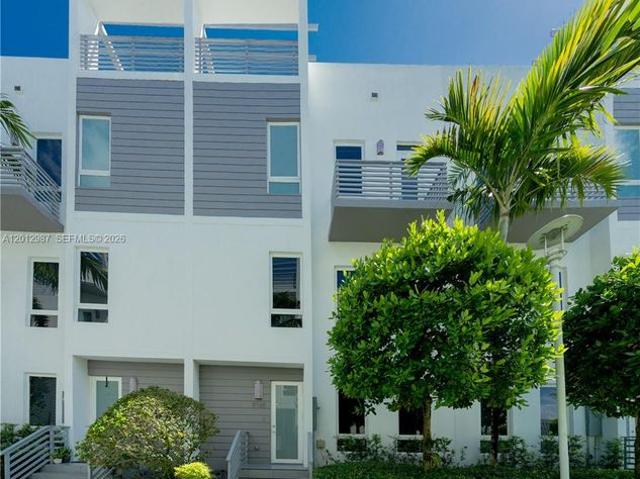 4 bedroom luxury Townhouse for sale in Doral, Florida