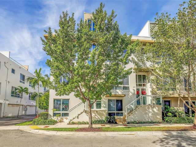 4 bedroom luxury Townhouse for sale in Doral, Florida