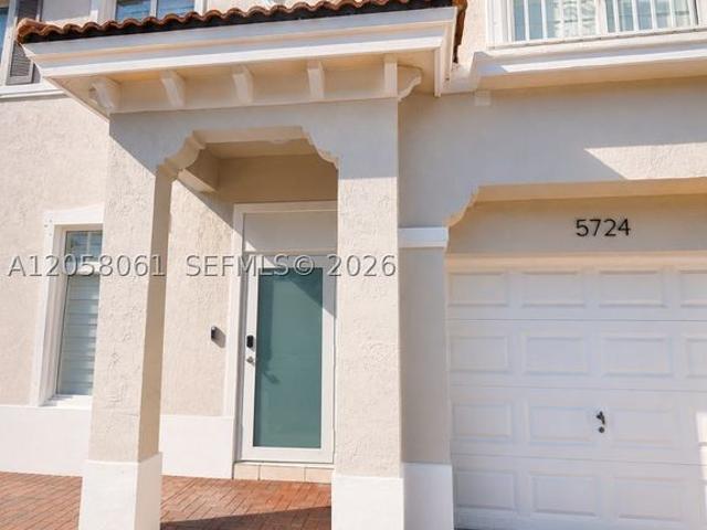 4 bedroom luxury Townhouse for sale in Doral, Florida