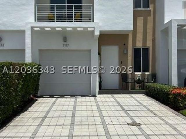4 bedroom luxury Townhouse for sale in Doral, Florida