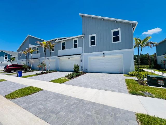 4 bedroom luxury Townhouse for rent in Westlake, Florida