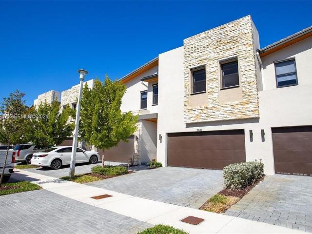 4 bedroom luxury Townhouse for rent in Doral, Florida