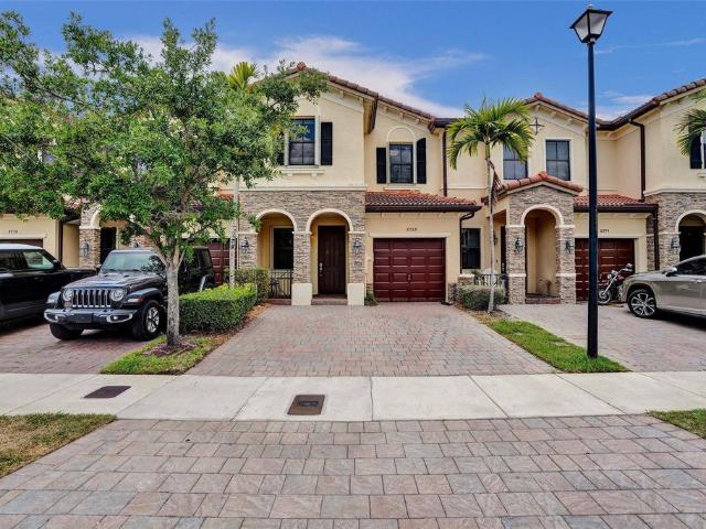 4 bedroom luxury Townhouse for rent in Doral, Florida