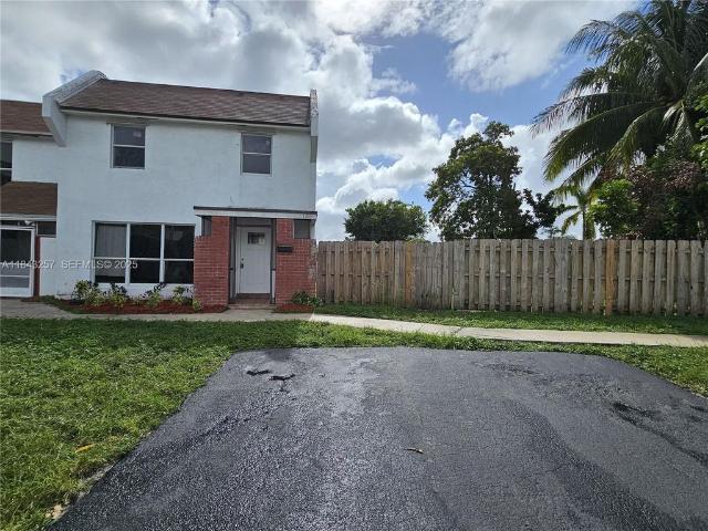 4 bedroom luxury Townhouse for rent in North Lauderdale, Florida