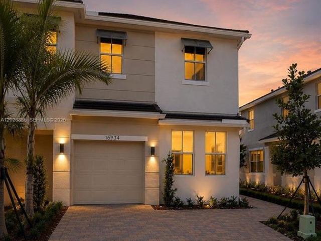 4 bedroom luxury Townhouse for rent in Pembroke Pines, Florida