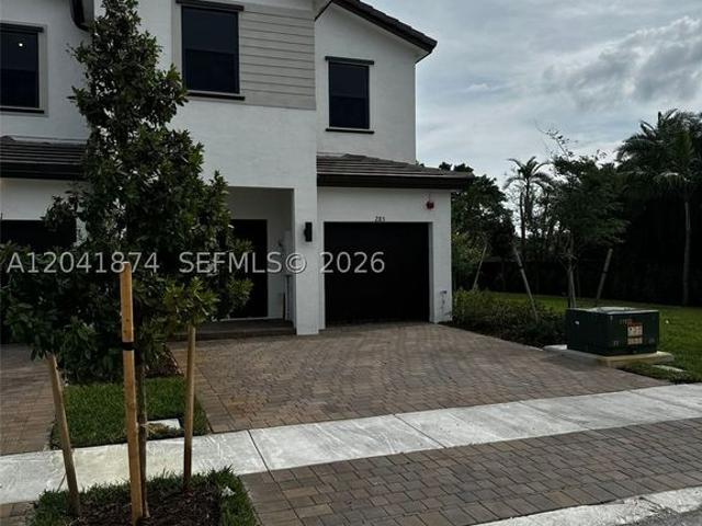 4 bedroom luxury Townhouse for rent in Pembroke Pines, Florida