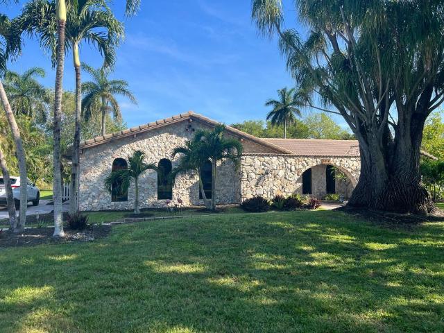 4 bedroom luxury Villa for rent in Coral Springs, Florida