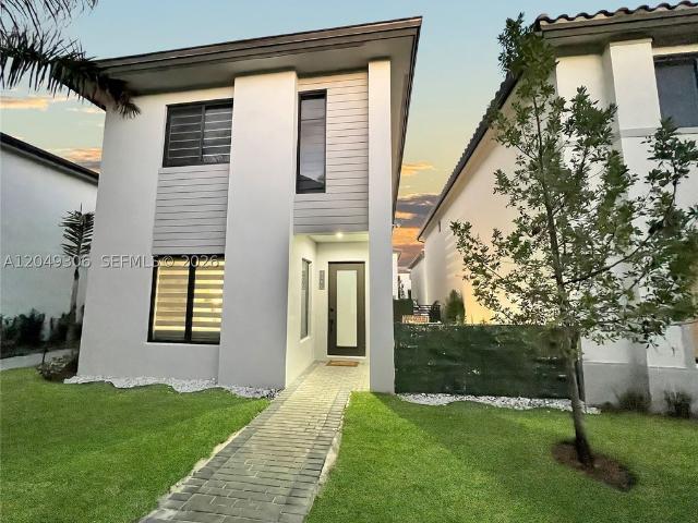 4 bedroom luxury Villa for rent in Doral, Florida