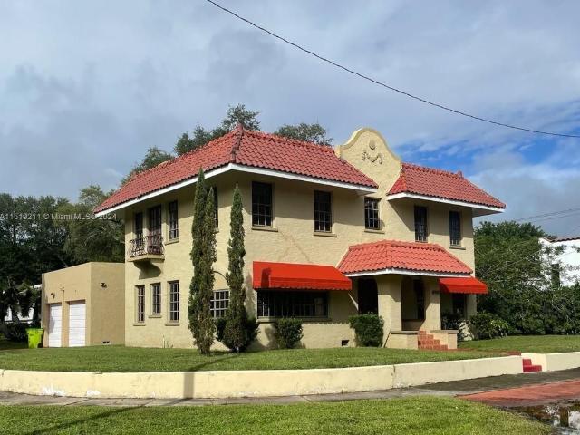 4 bedroom luxury Villa for rent in El Portal, United States