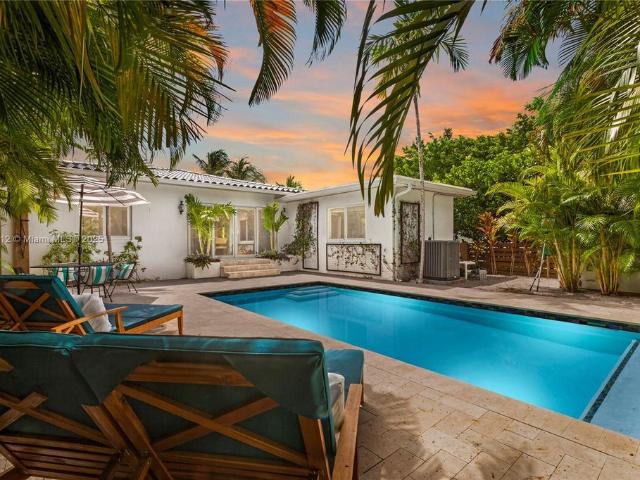 4 bedroom luxury Villa for rent in Surfside, Florida