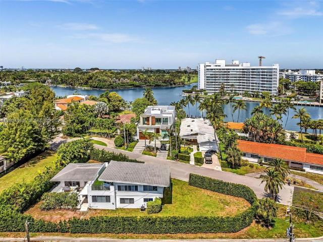 4 bedroom luxury Villa for rent in Surfside, Florida