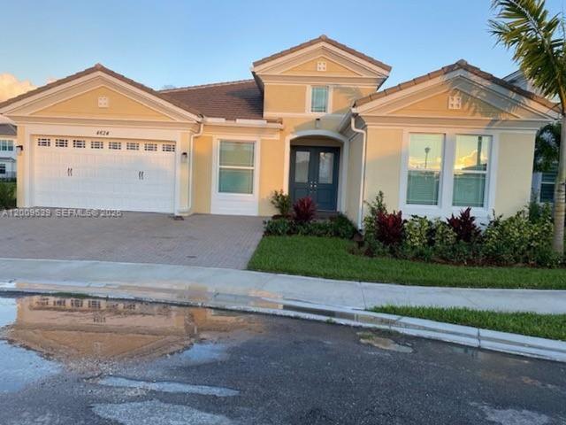 4 bedroom luxury Villa for rent in Westlake, Florida