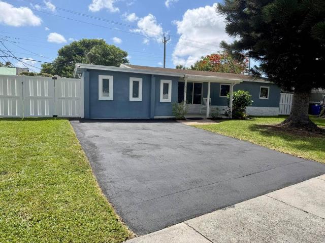 4 bedroom luxury Villa for sale in Margate, Florida