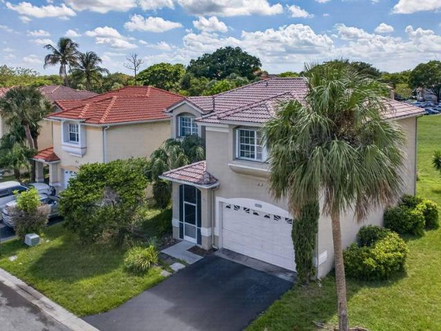 4 bedroom luxury Villa for sale in Margate, Florida