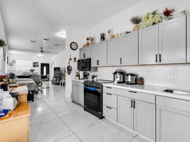 4 bedroom luxury Villa for sale in Miami Heights Trailer Park, Florida